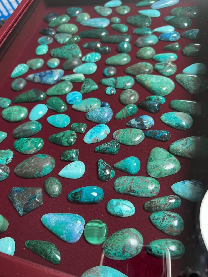 אבן אילת לשיבוץ | Eilat stone | קריסטלים ואבני חן הישר מיבואן